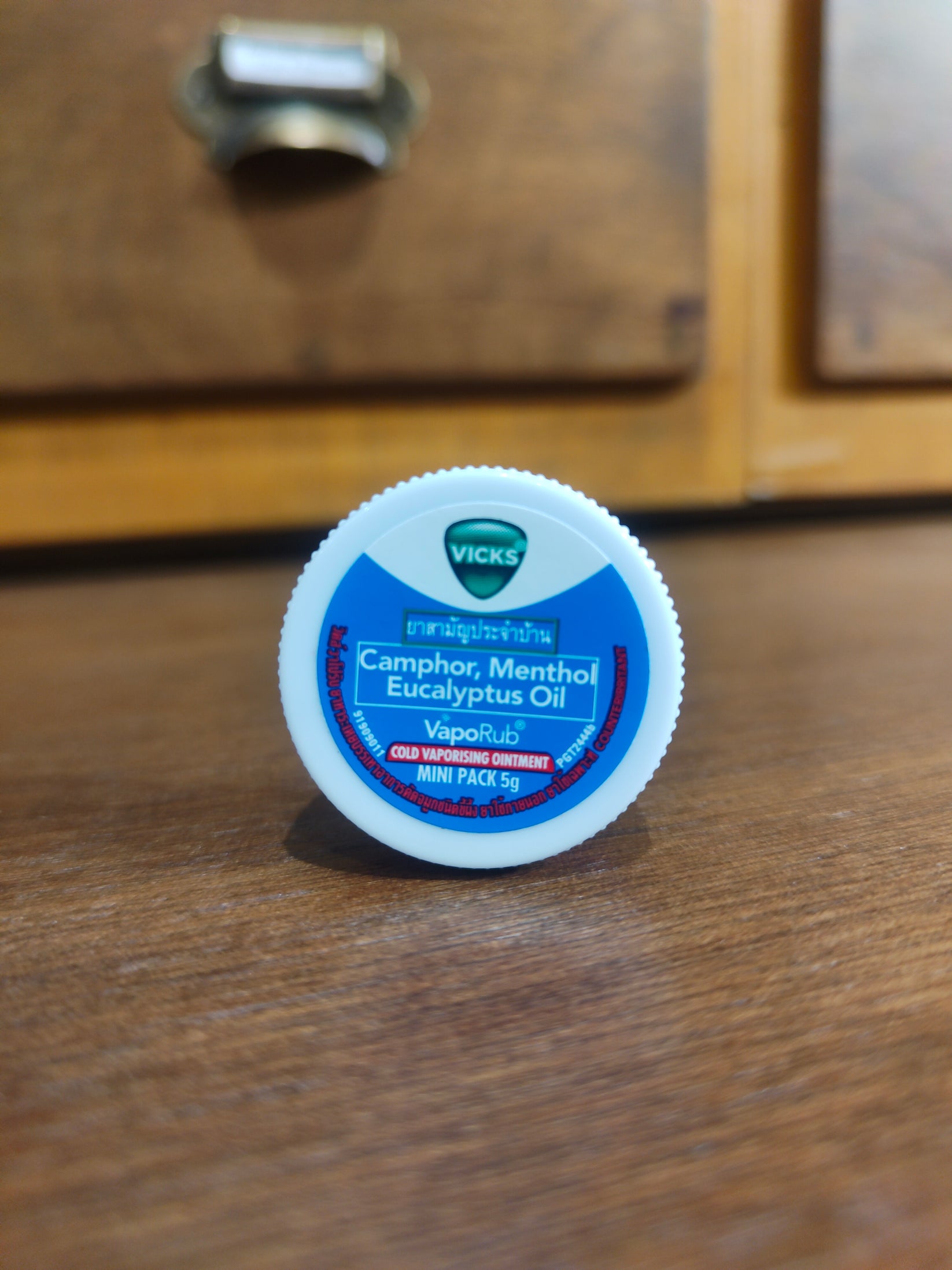 Camphor + Menthol + Eucalyptus oil (VICKS VapoRub), 5g Ointment Mini p ...